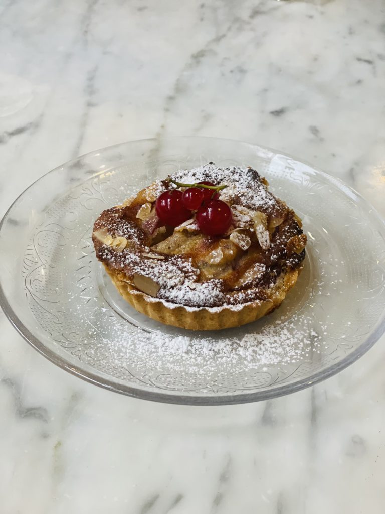 Frangipane met Seizoensfruit - Sweet Honey Bakery